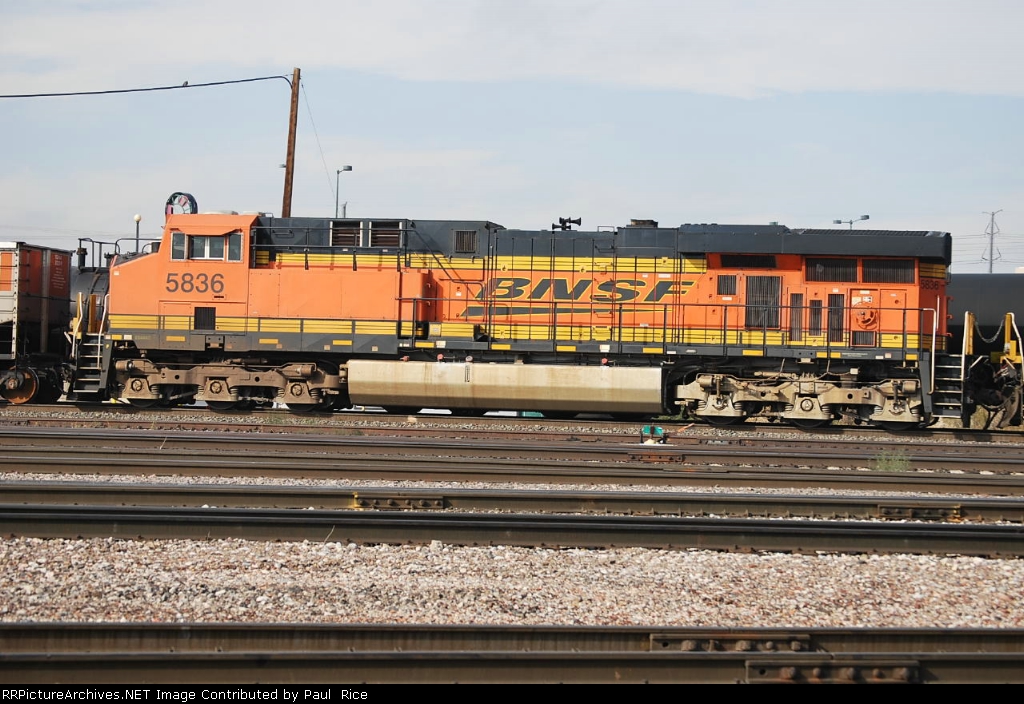 BNSF 5836
